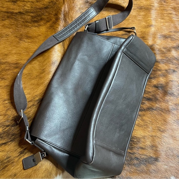 Shinola | Bags | Shinola East West Leather Messenger Bag Handmade In ...